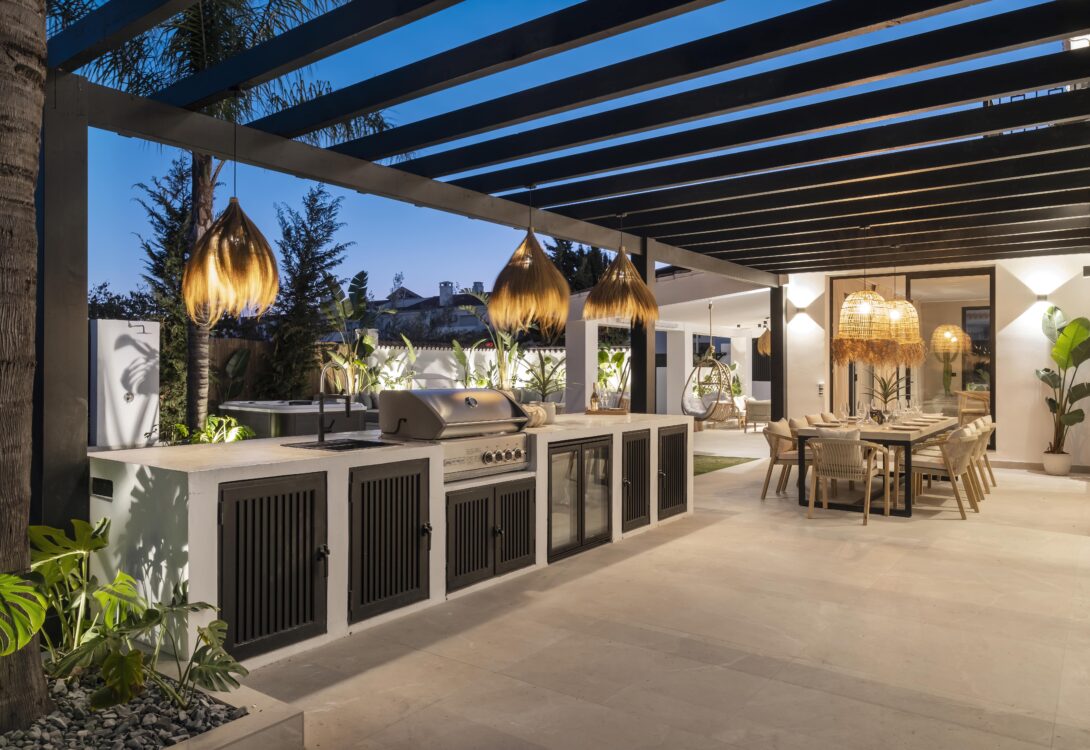 Luxurious Jacuzzi Villa In Marbella With Beach Access